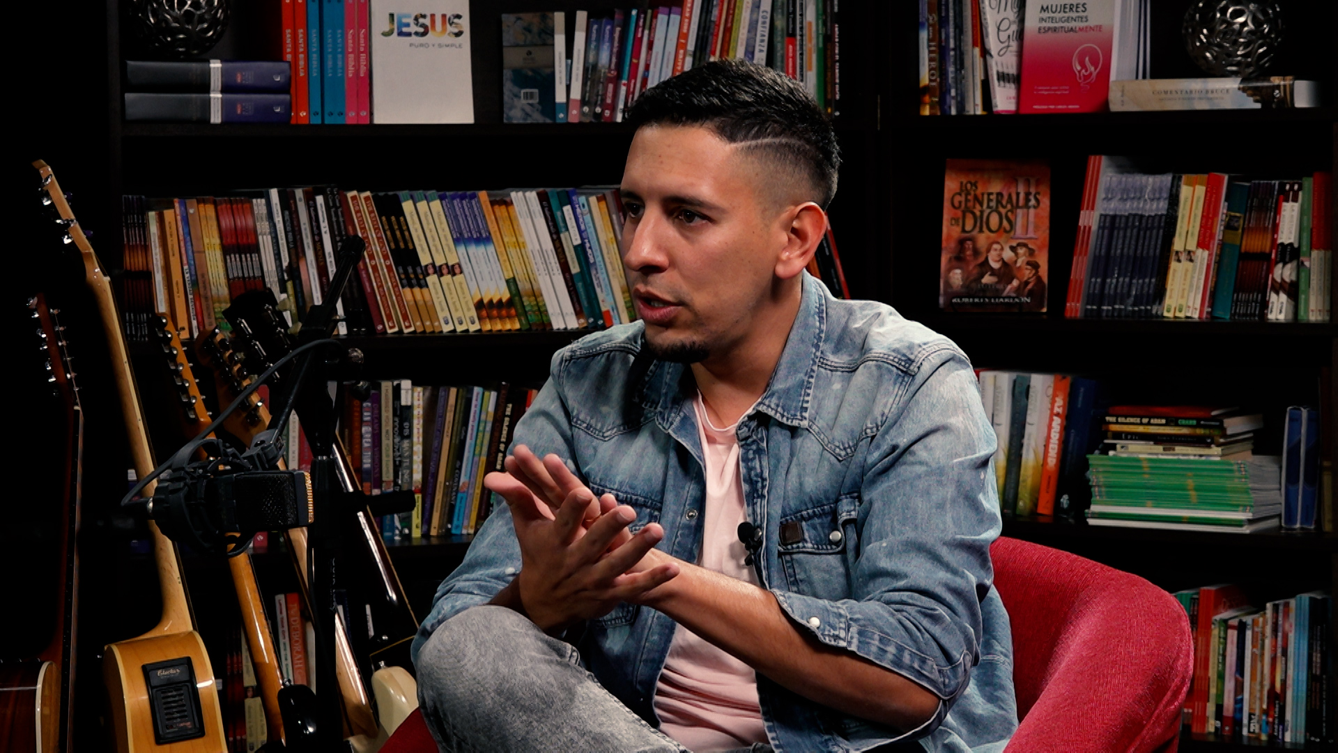 Gabriel Bazán: "Yo canto lo que el Señor puso mi corazón"