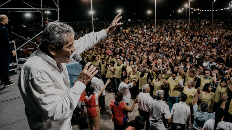 Carlos Annacondia participó de la campaña “Jesús te ama" en Merlo